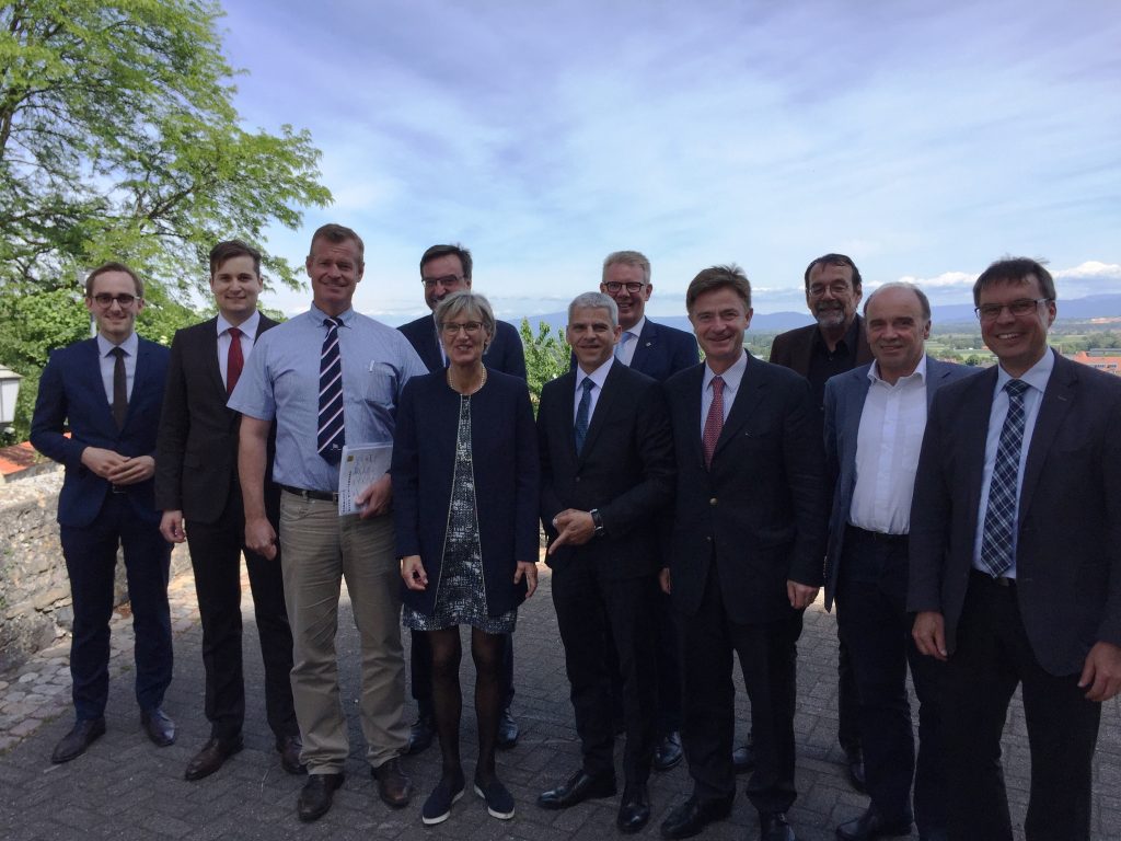 14.06.2017: Schulterschluss bei der B31 West / Bürgermeister und ...